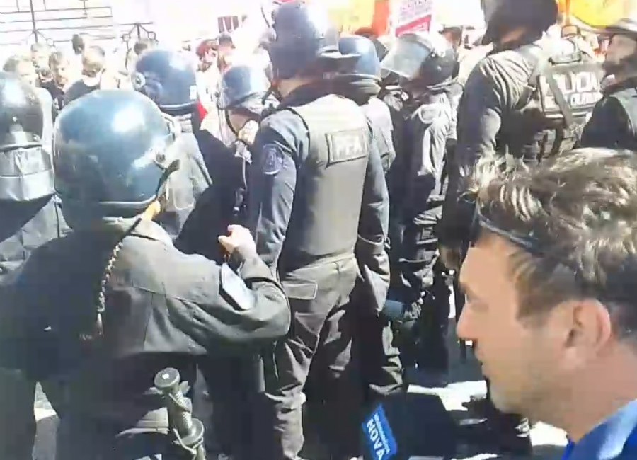 Video Se Meten Con Los Más Desprotegidos La Policía Reprimió Con